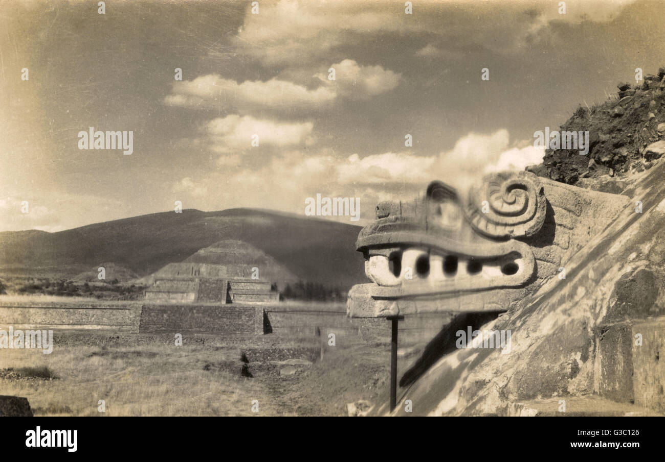 Quetzalcoatl feathered serpent pyramid hi-res stock photography and images - Alamy