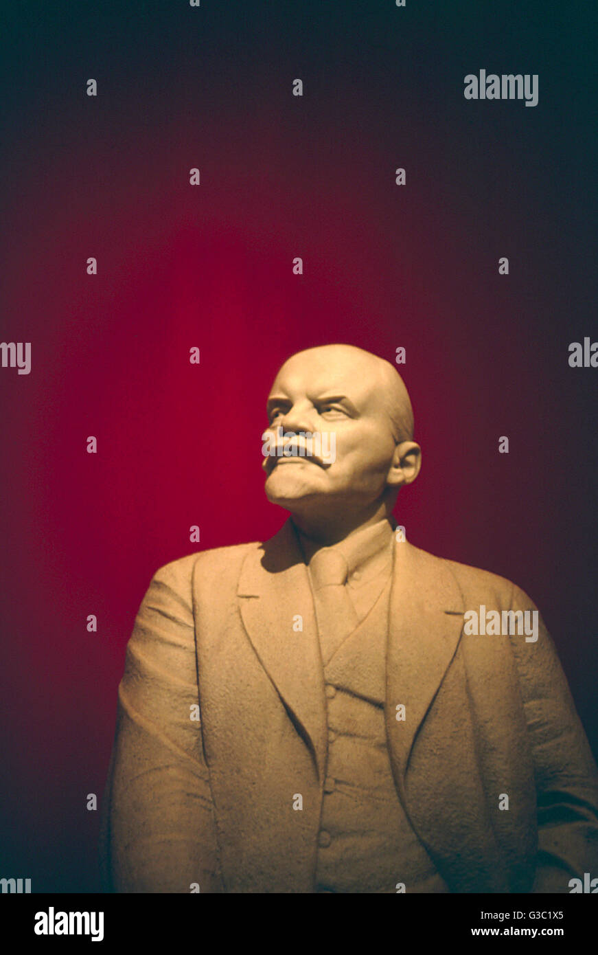 Communist lenin statue hi-res stock photography and images - Alamy