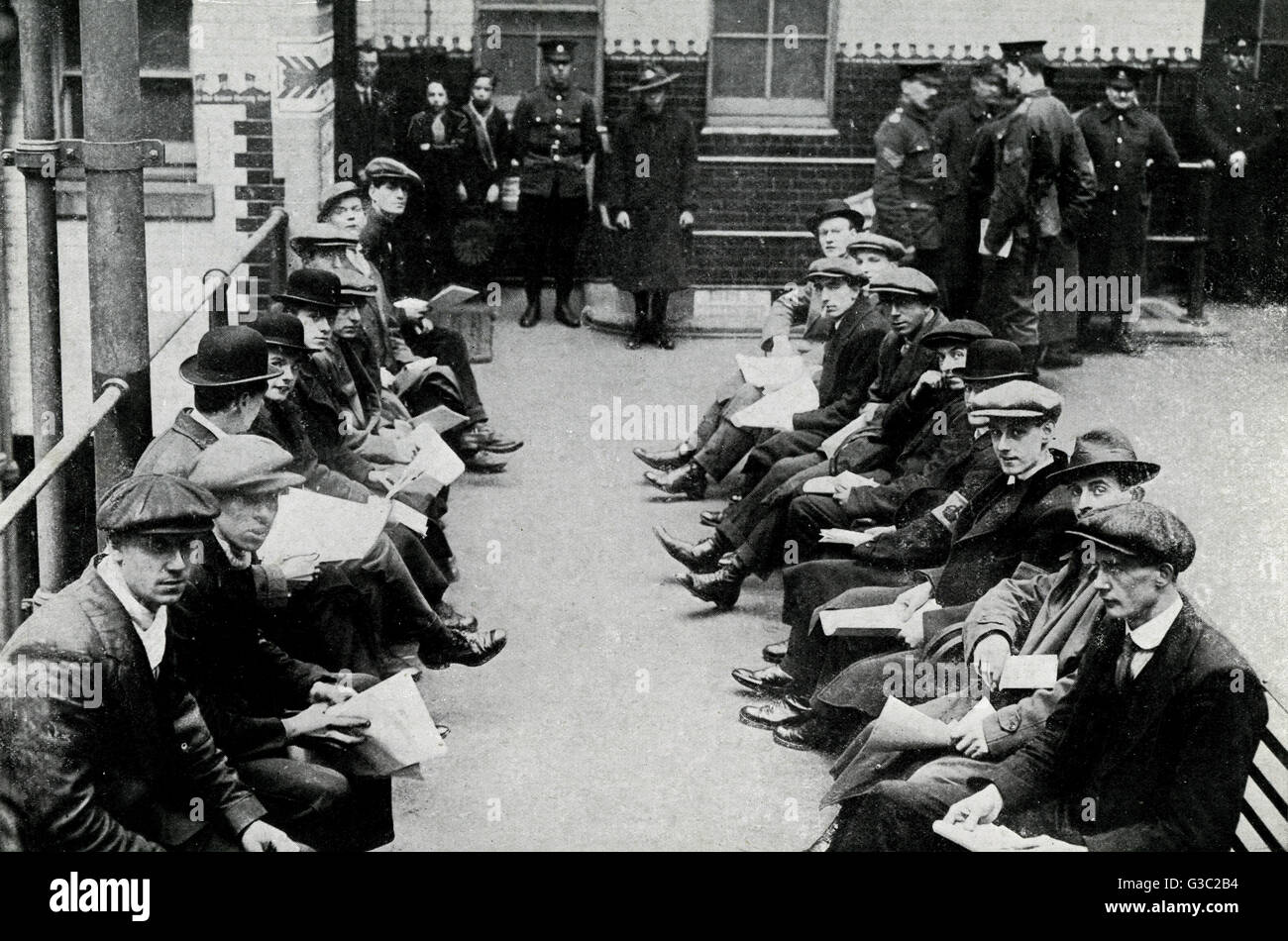 WW1 - A group of young British men and the first Derby group, reporting ...