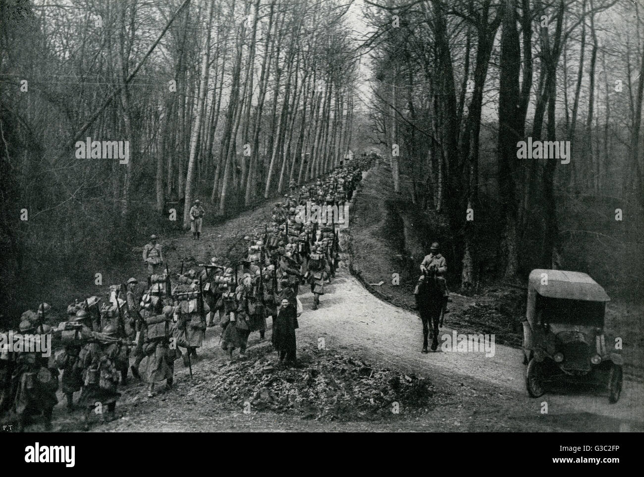 Troops march in formation hi-res stock photography and images - Alamy