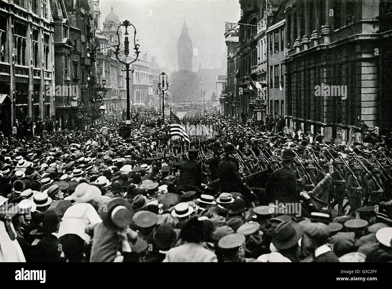 Big guns in military hi-res stock photography and images - Alamy