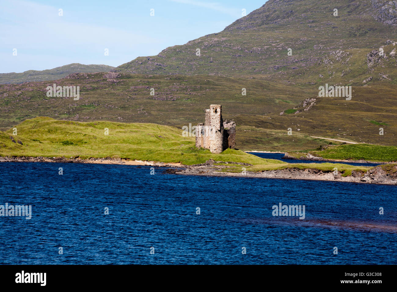 Ardvreck Castle, Loch Assynt, Assynt, with Quinag in the background ...