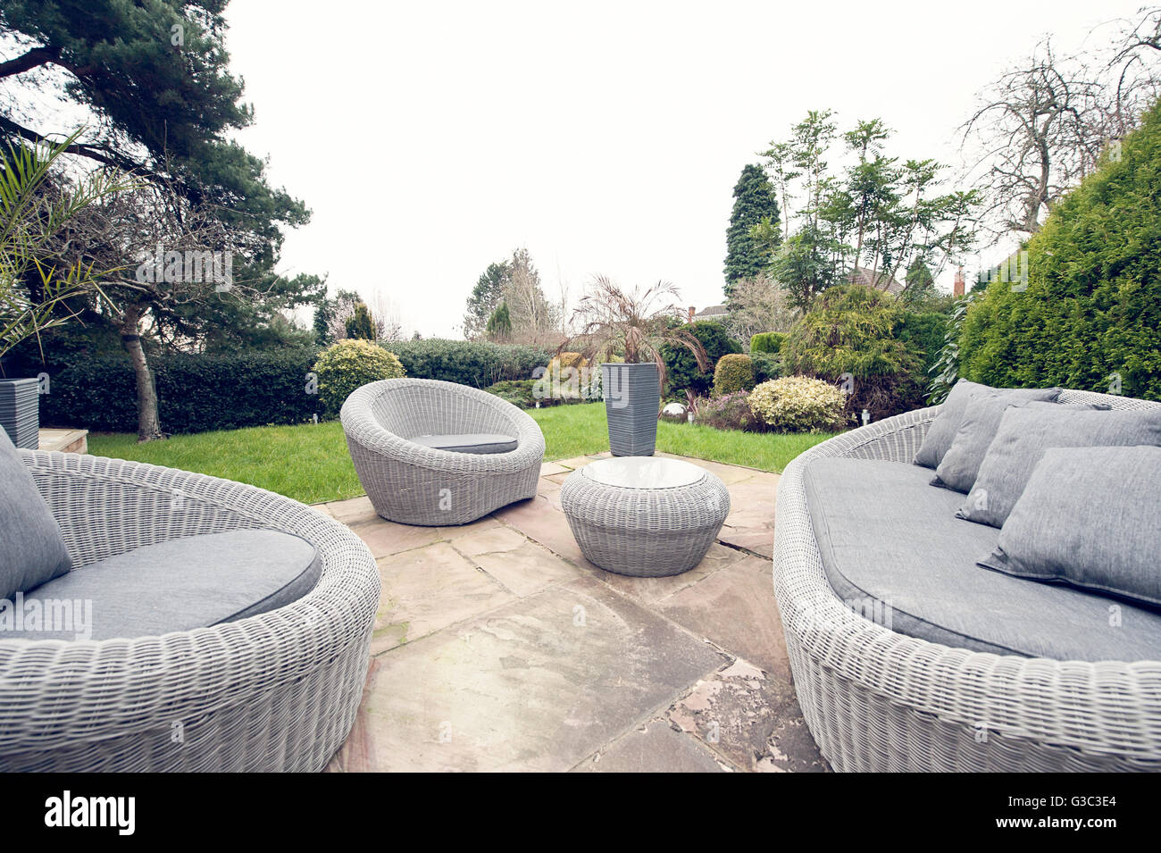 Outdoor garden seating Stock Photo - Alamy
