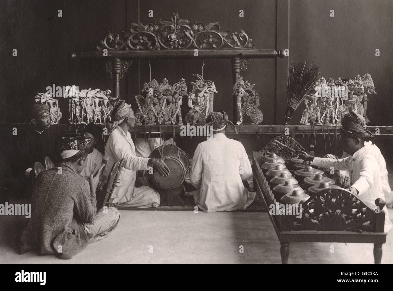 Puppet theatre hi-res stock photography and images - Alamy