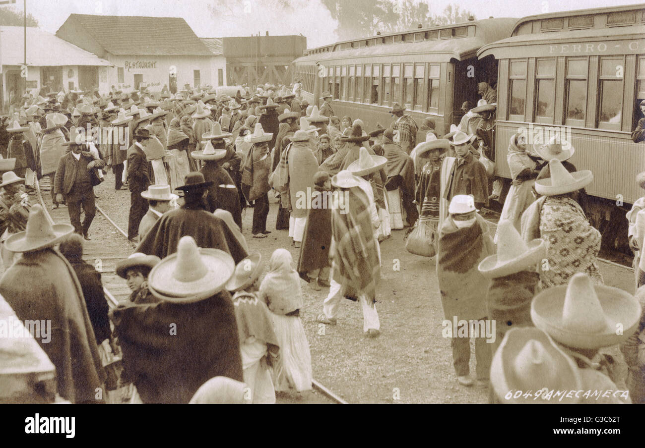 1920s train station hi-res stock photography and images - Alamy