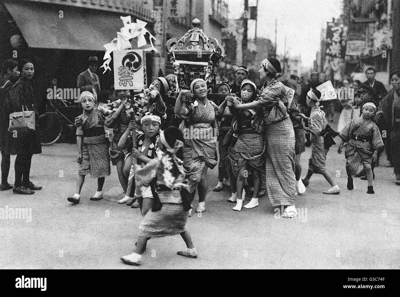 Mikoshi shrine Black and White Stock Photos & Images - Alamy