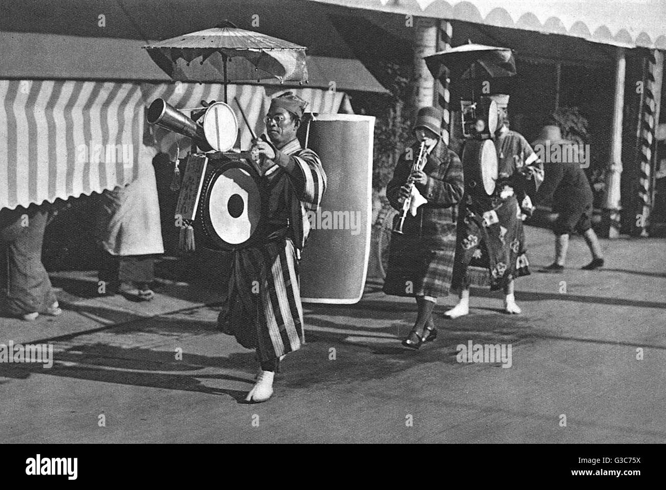 1930s street musicians hi-res stock photography and images - Alamy