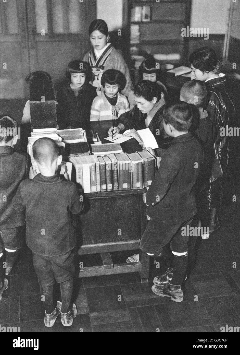 A group of Japanese children at a library Stock Photo - Alamy