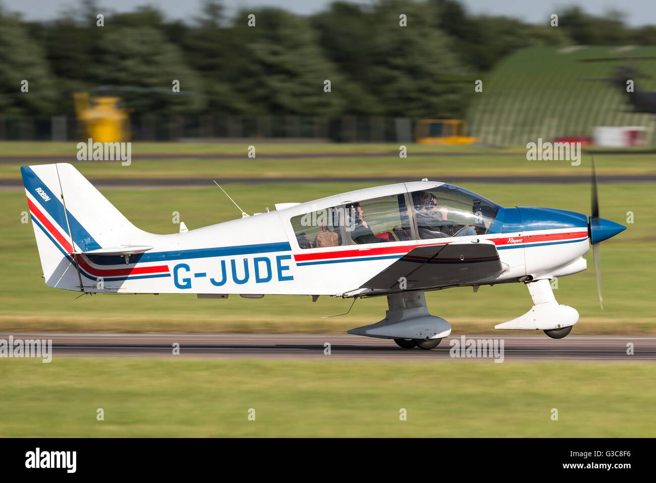 Robin aircraft hi-res stock photography and images - Alamy