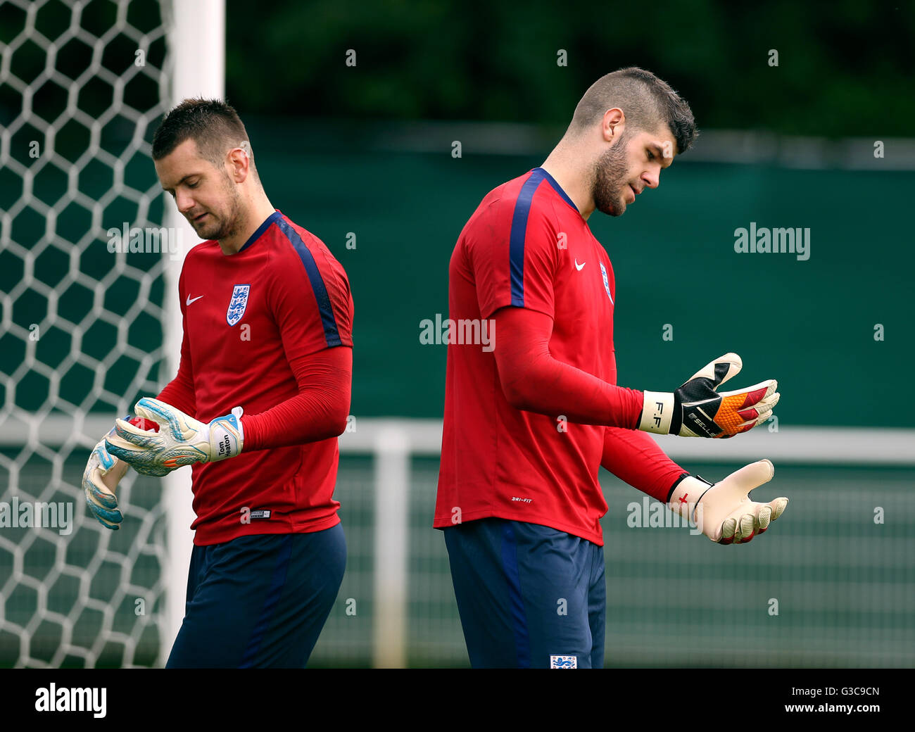 England goalkeepers Fraser Forster and Tom Heaton (left) during a ...