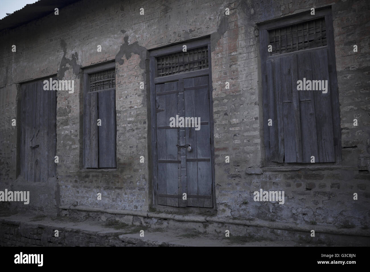 Old house with locked wooden door and window. Ujjain, Madhya Pradesh ...