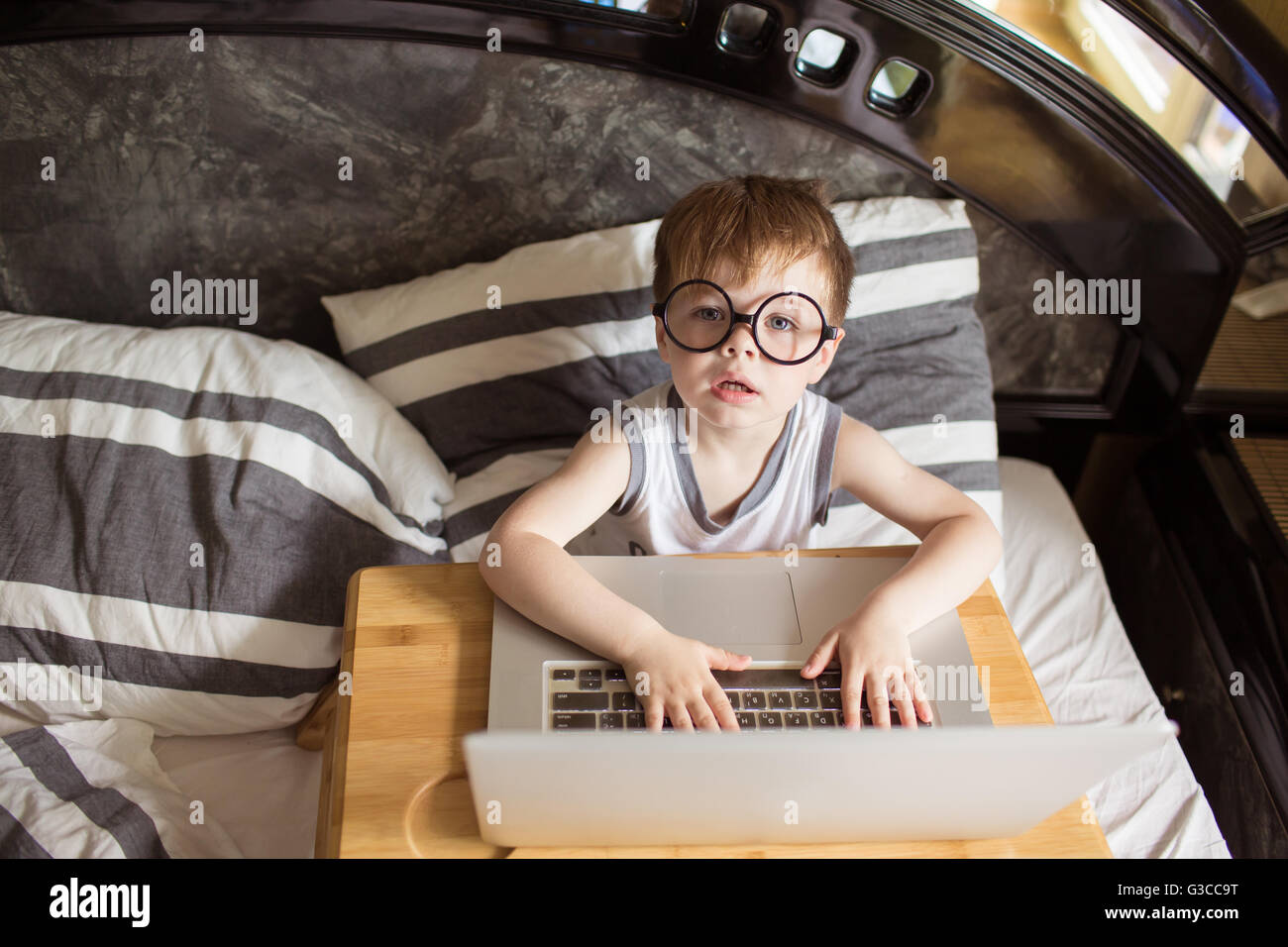 Computer addiction child boy laptop hi-res stock photography and images ...