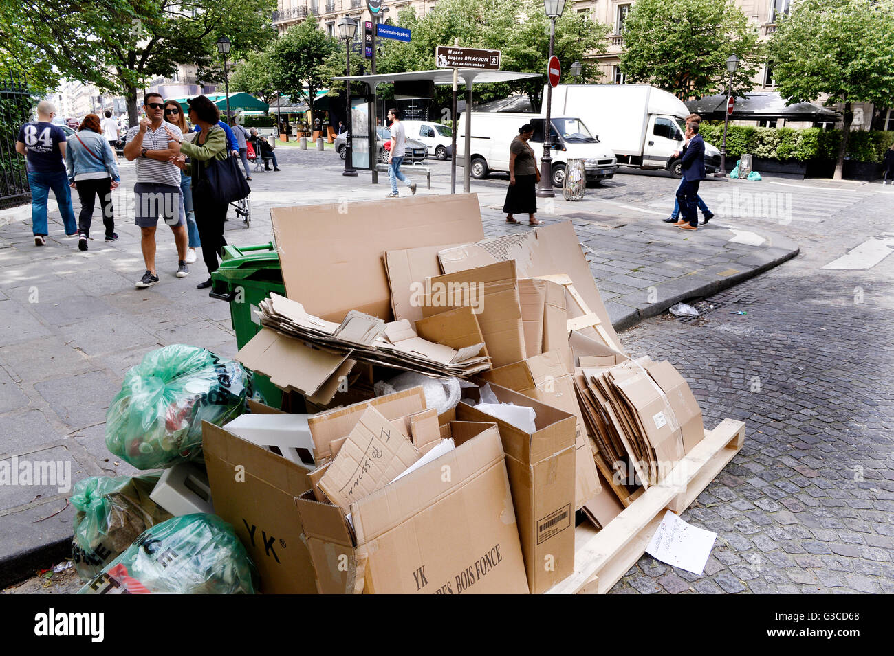 Strike of garbage collection hi-res stock photography and images - Alamy
