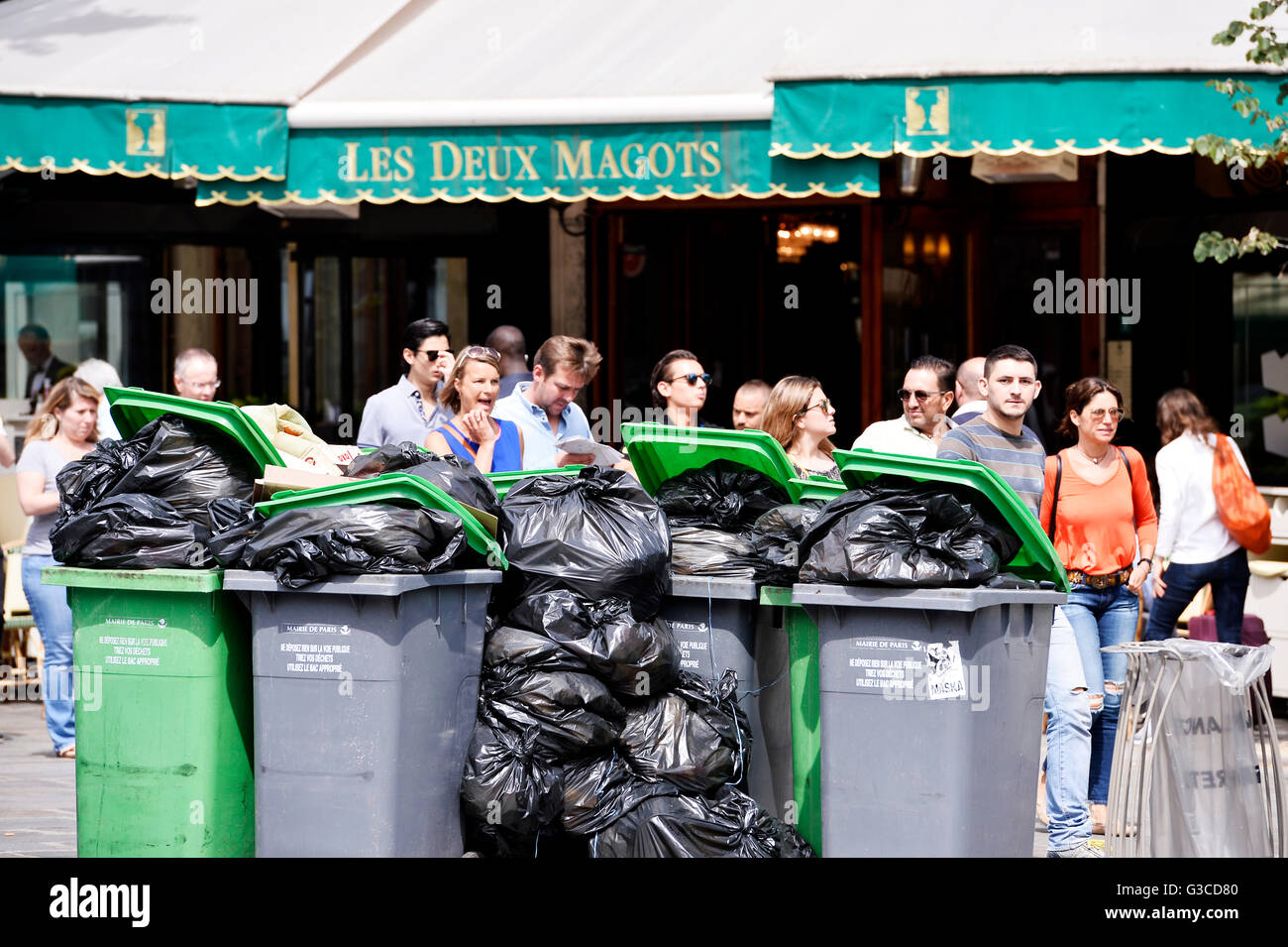 Garbage Collection Strike High Resolution Stock Photography and Images ...