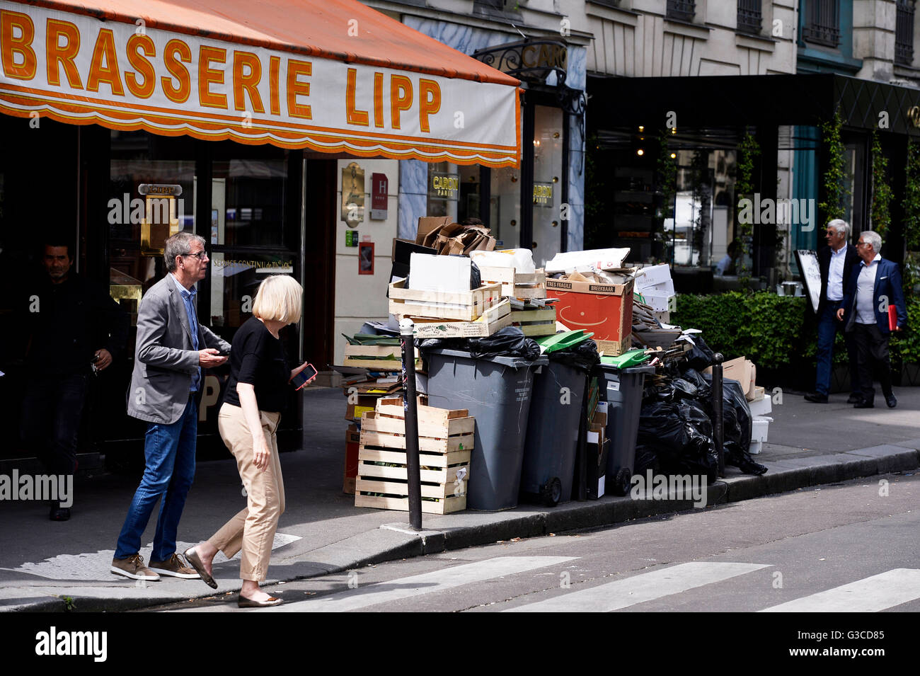 Garbage collection on strike in Paris, France Stock Photo - Alamy