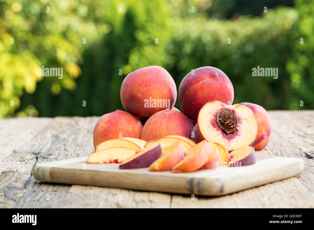 Small peaches hi-res stock photography and images - Alamy