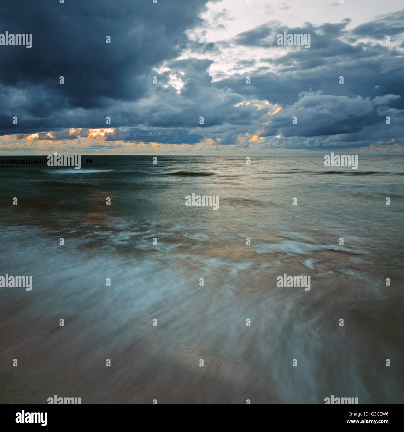 Dramatic sky wallpaper hi-res stock photography and images - Alamy