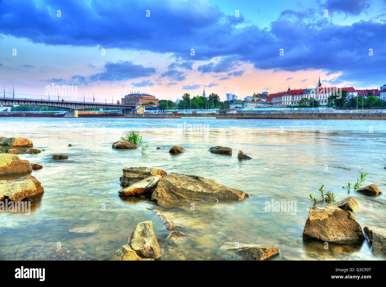 Dynamic city river hi-res stock photography and images - Alamy