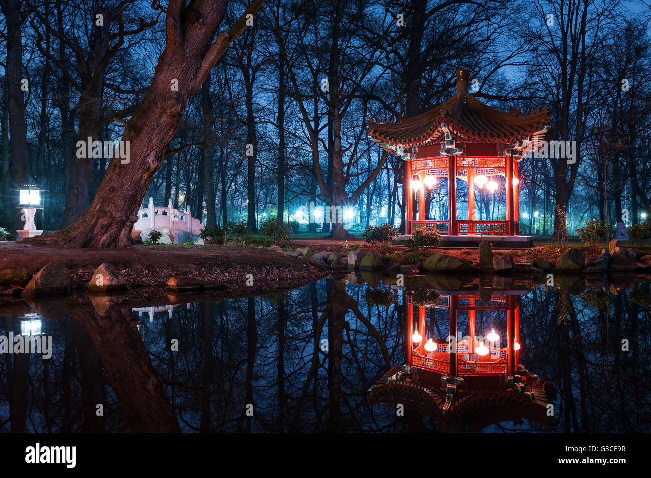 Traditional Chinese pavilions in Lazienki Park in Warsaw at night Stock ...