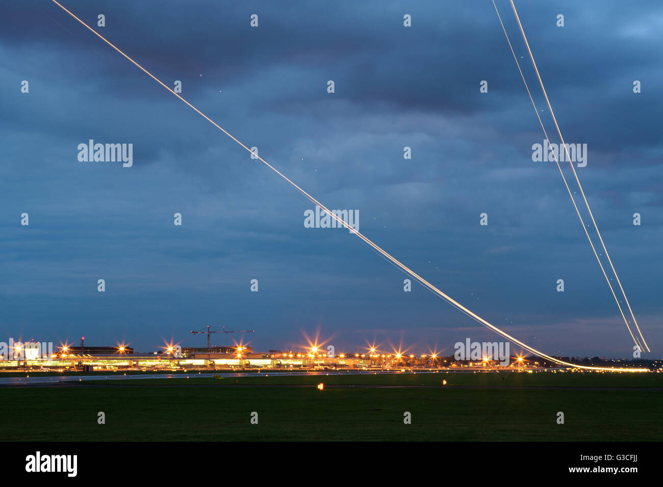Aircraft take off hi-res stock photography and images - Alamy