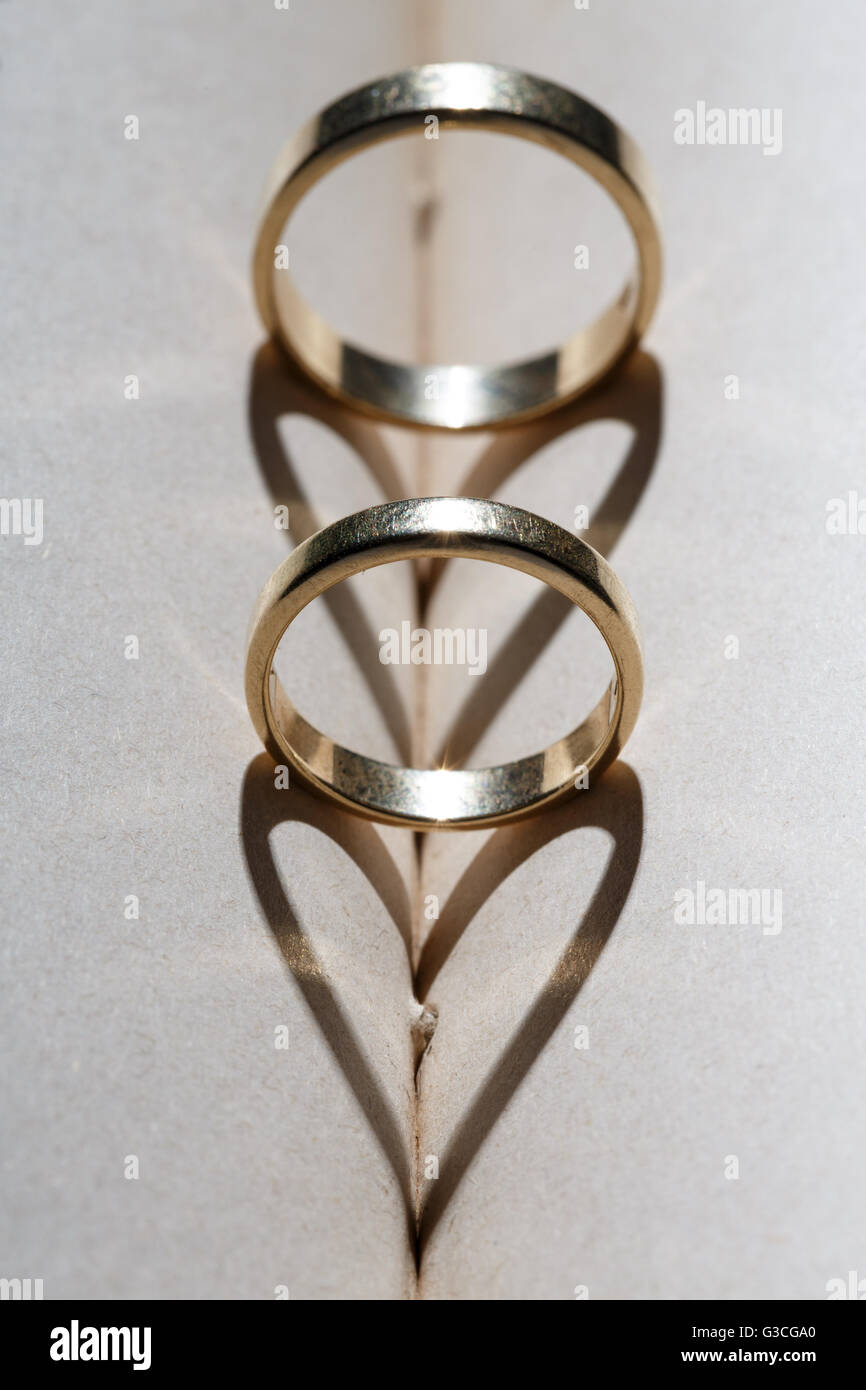 Gold wedding rings with shadow hi-res stock photography and images - Alamy