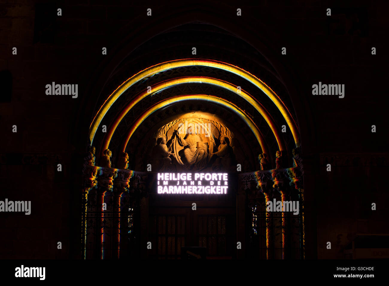 Holy gate in the Stephansdom, holy year, evening, lighting, dark ...