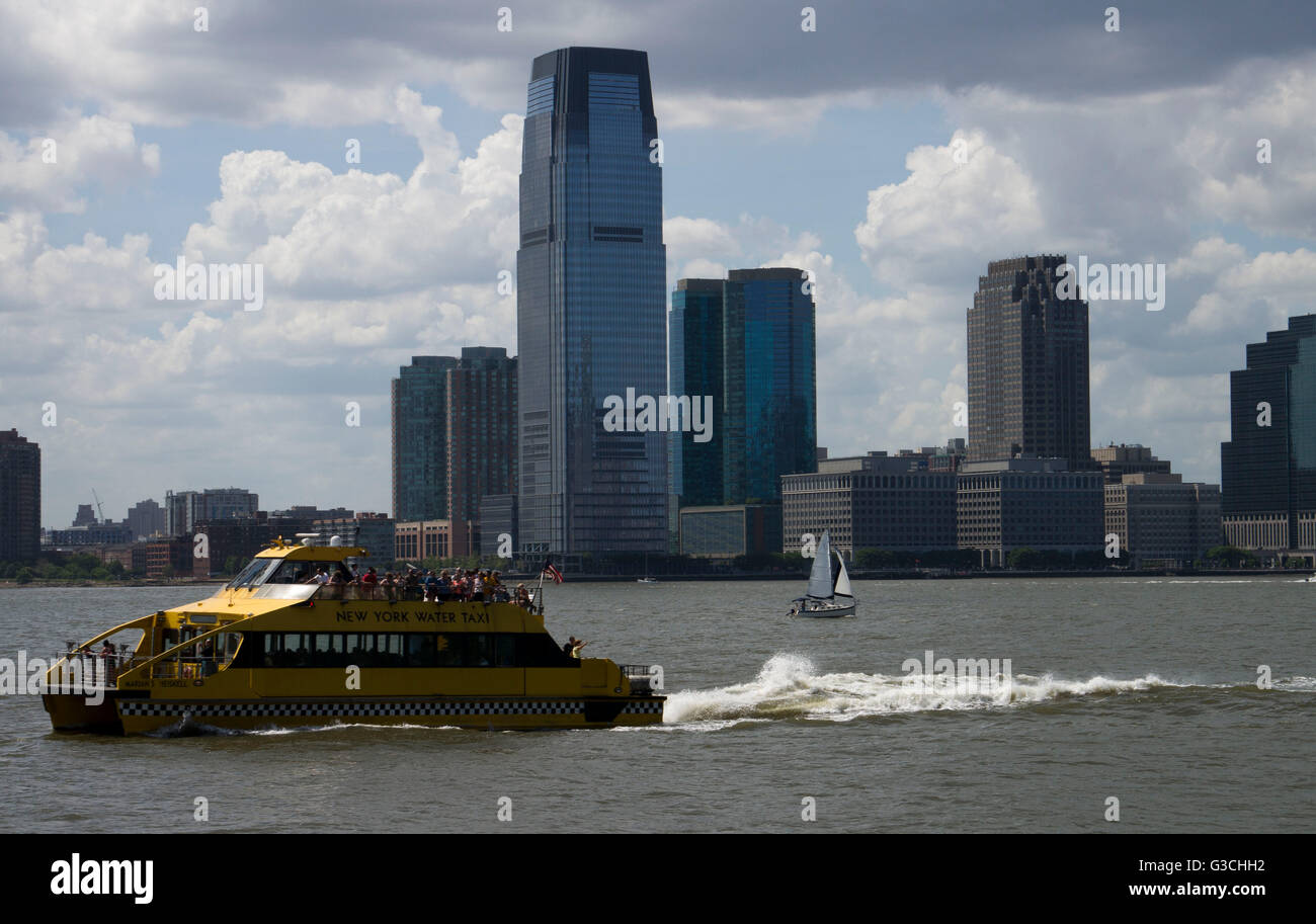 New york boat sightseeing hi-res stock photography and images - Alamy