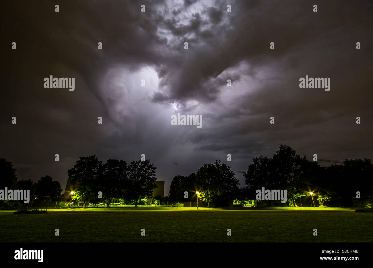 Flash exposure hi-res stock photography and images - Alamy