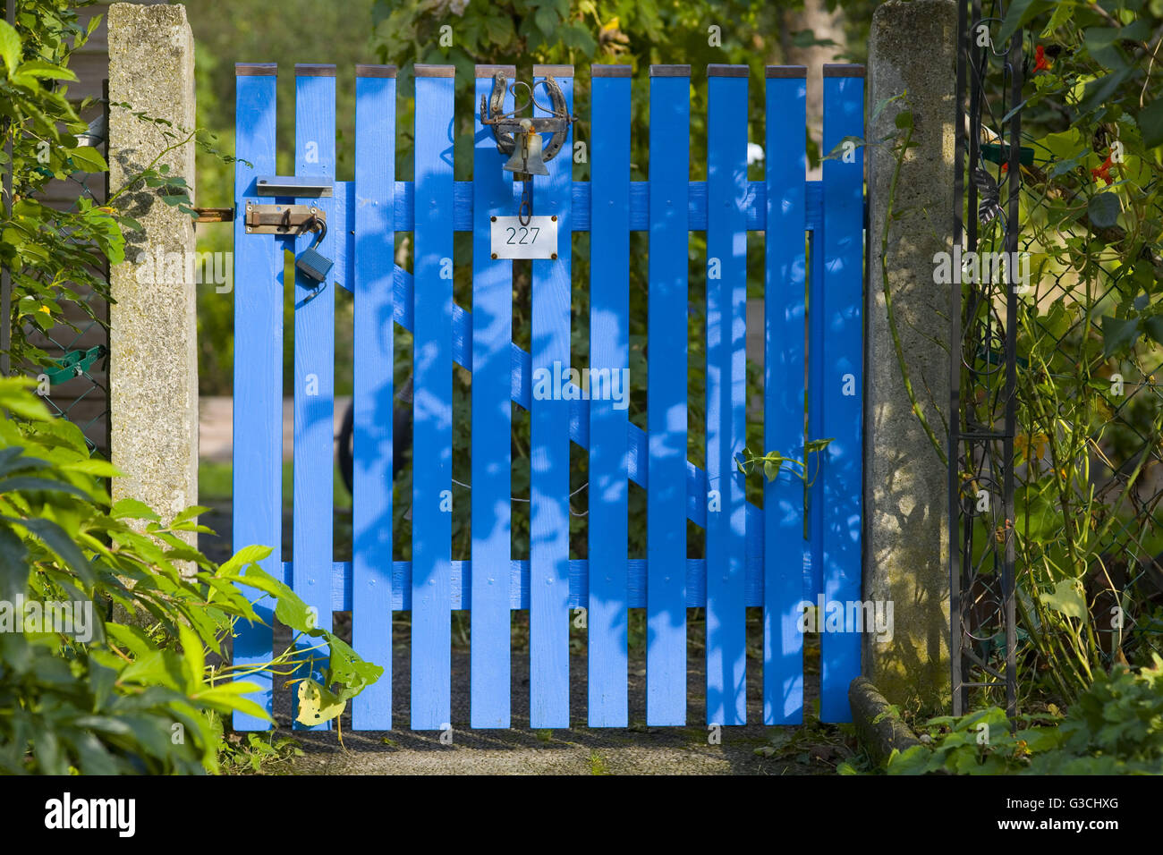 Allotment garden gate hi-res stock photography and images - Alamy