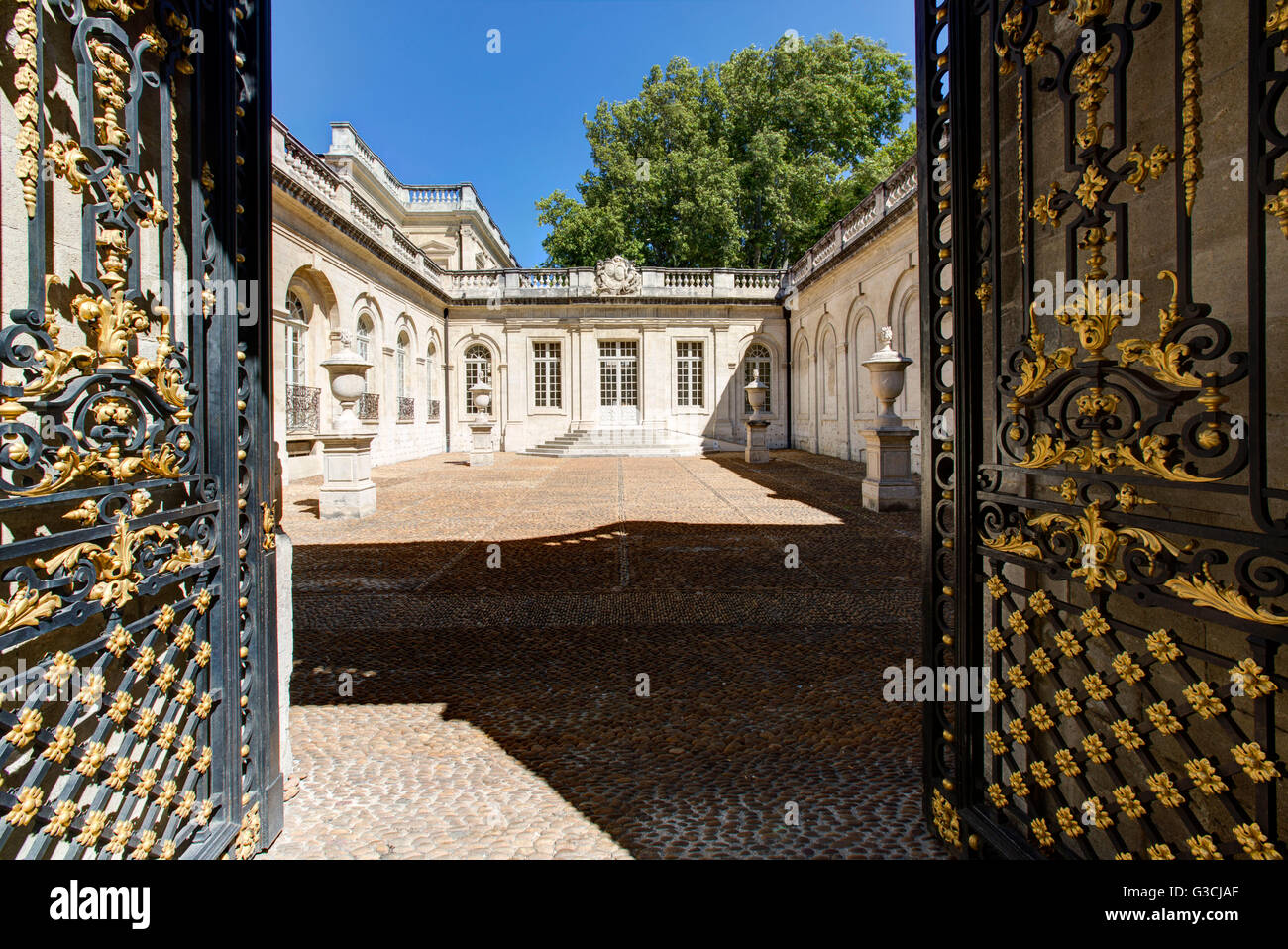 Classic avignon architecture hi-res stock photography and images - Alamy