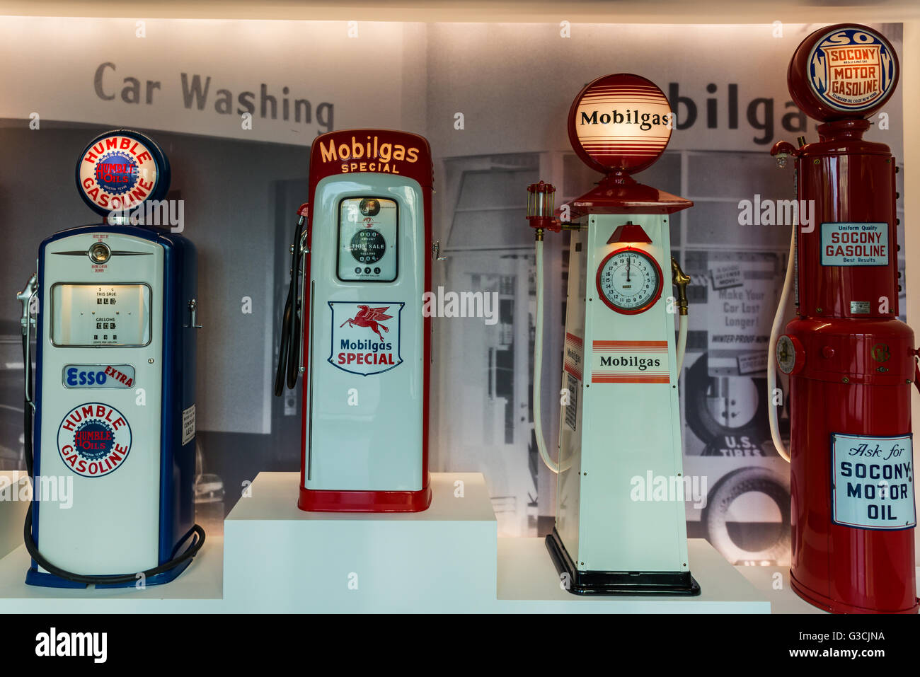 Vintage gas pumps hi-res stock photography and images - Alamy