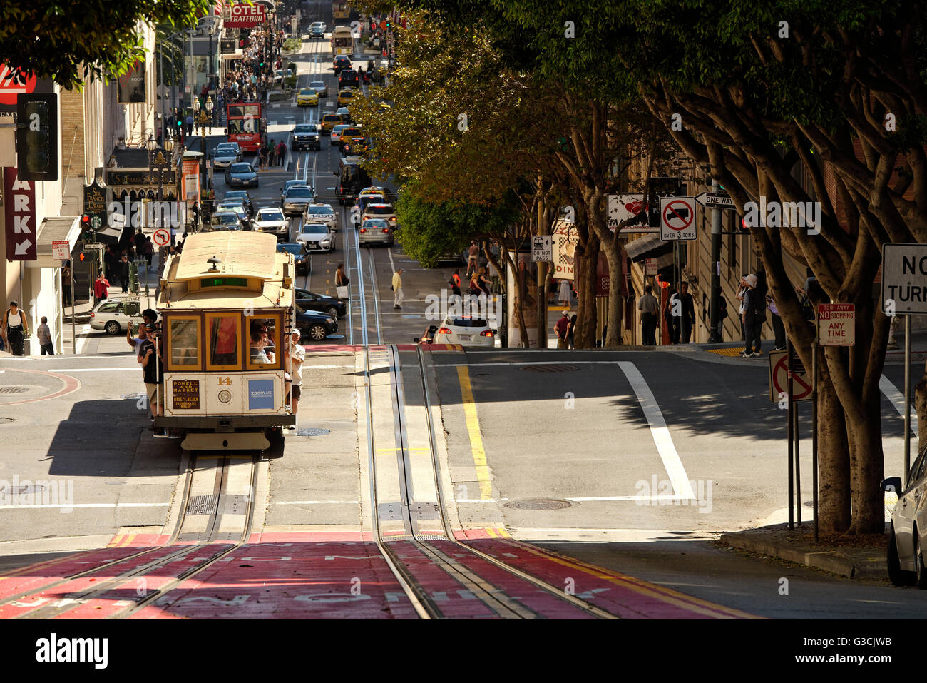 Cable car towards Union Square, San Francisco, California, USA Stock ...