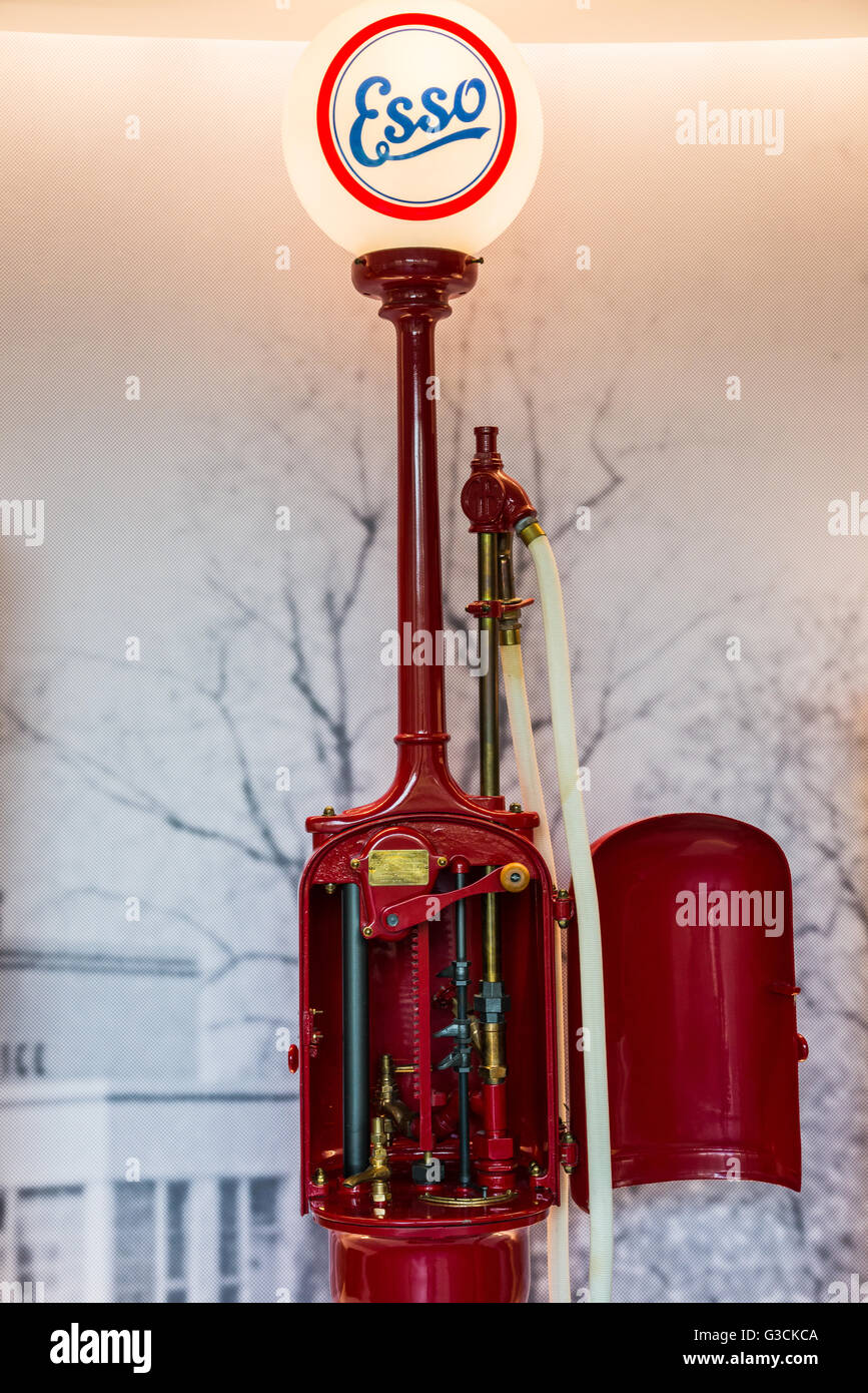 Esso gas pump hi-res stock photography and images - Alamy