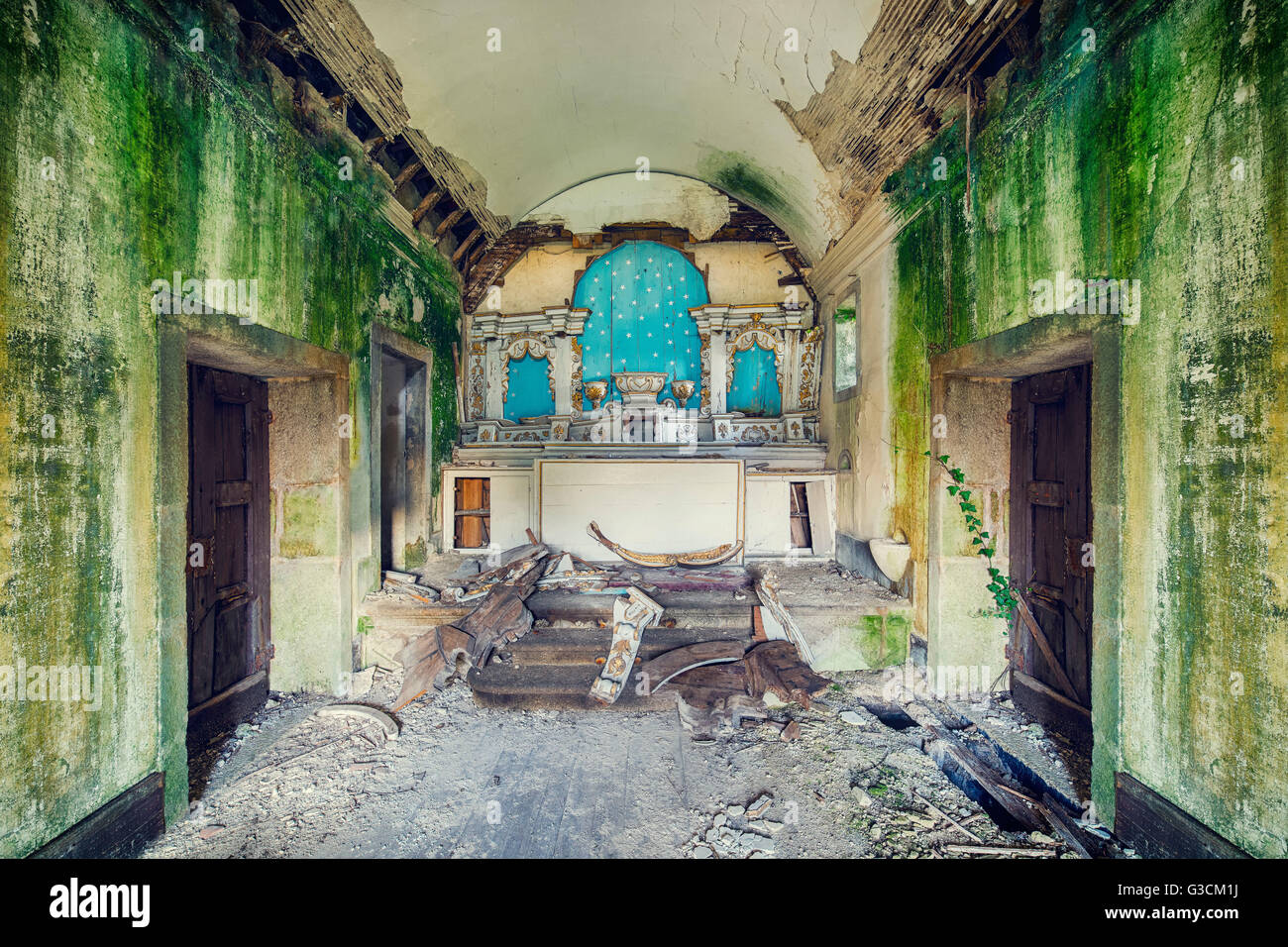 small chapel with altar and green walls Stock Photo - Alamy