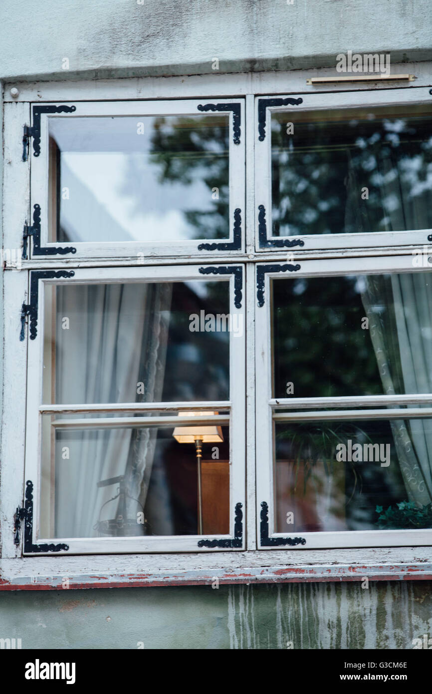 Light coming in window hi-res stock photography and images - Alamy
