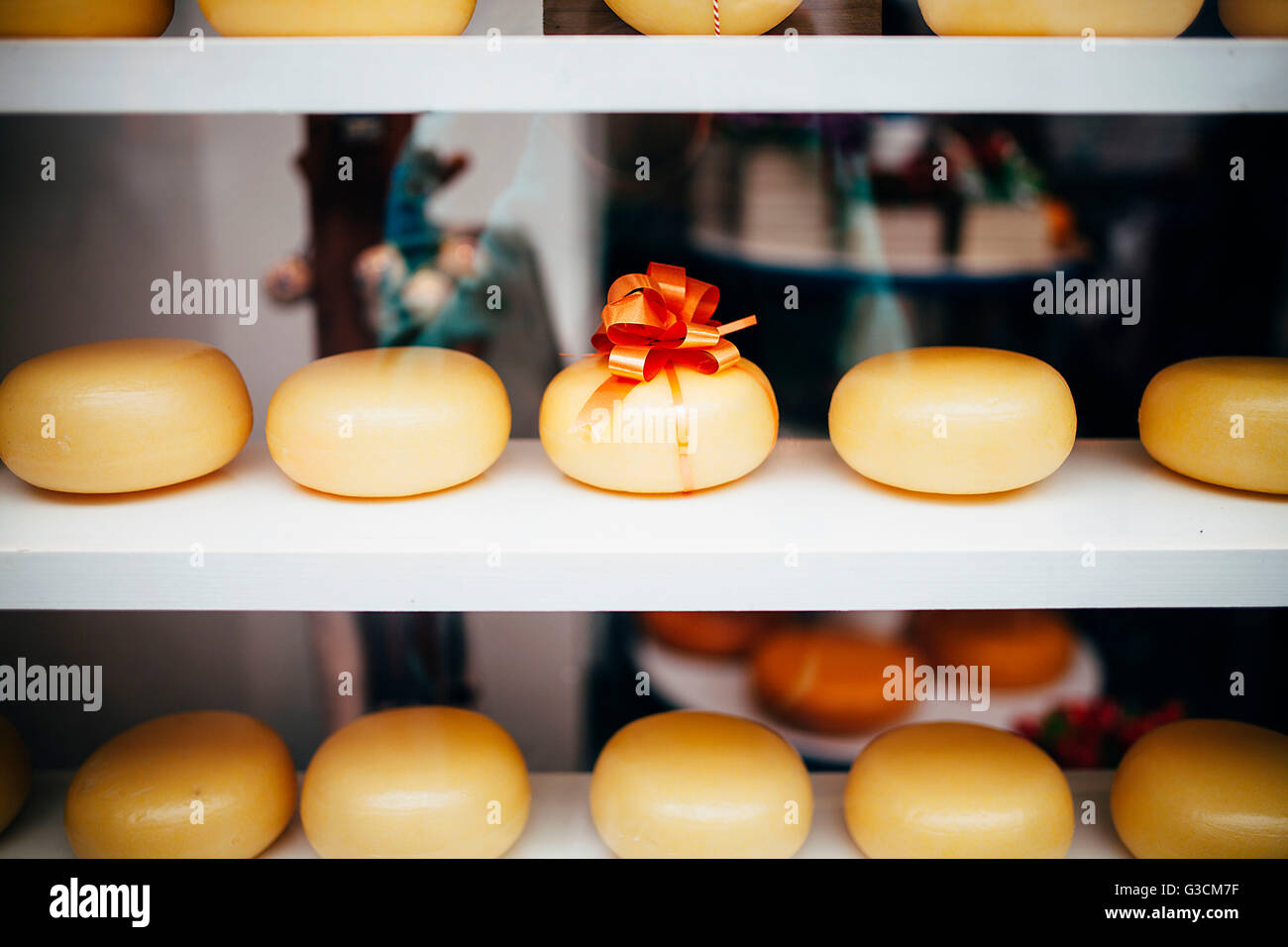 Cheese shop window hi-res stock photography and images - Alamy