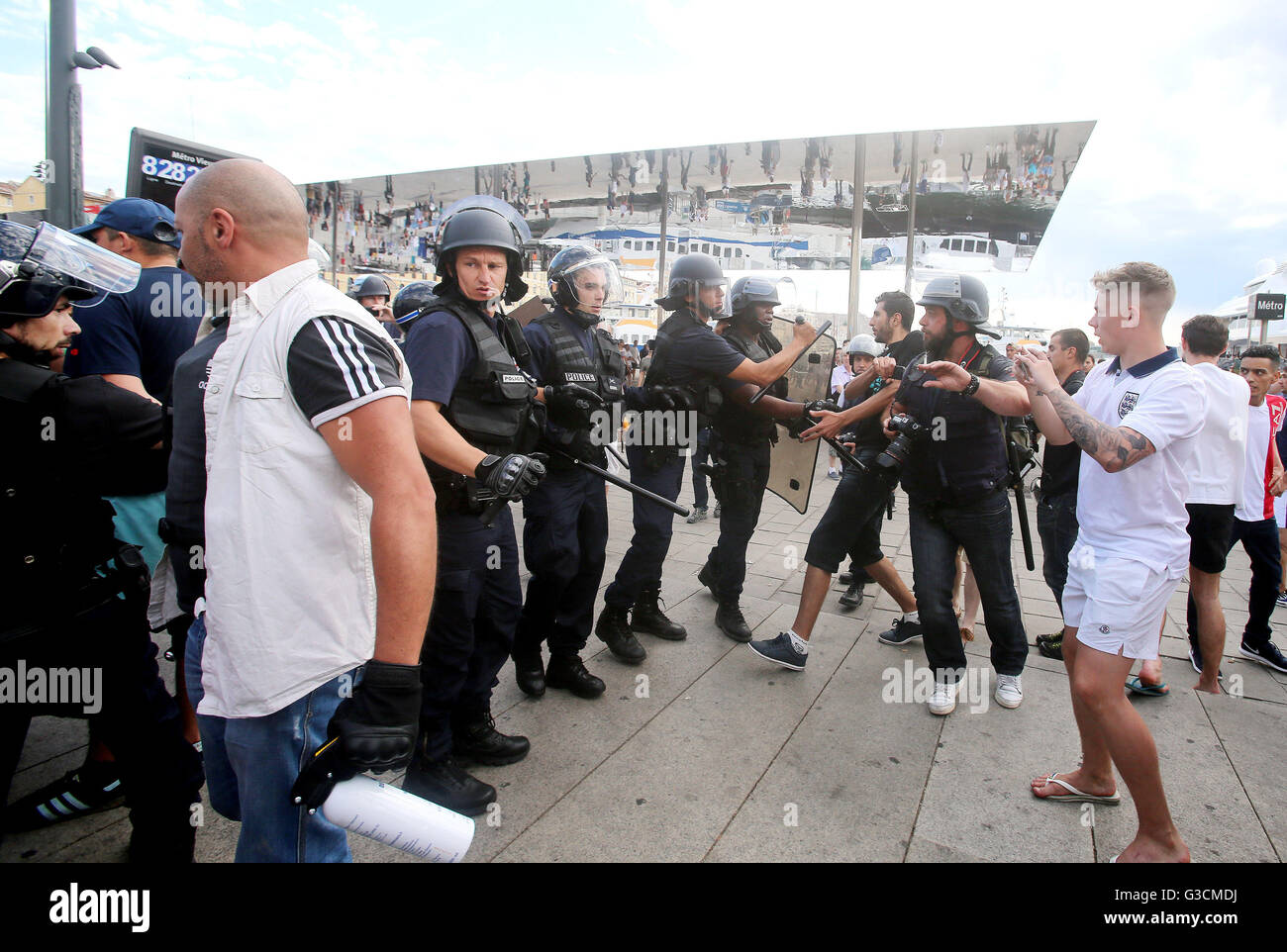 Marseille police station hi-res stock photography and images - Alamy