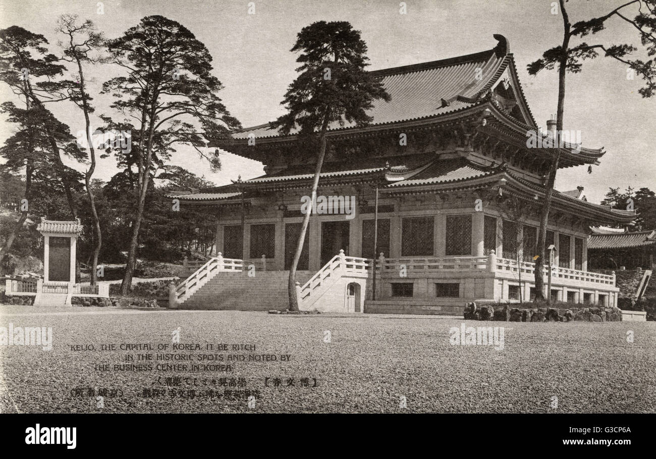 Seoul, Korea - Elegant Two-Level Garden Pavilion Stock Photo - Alamy