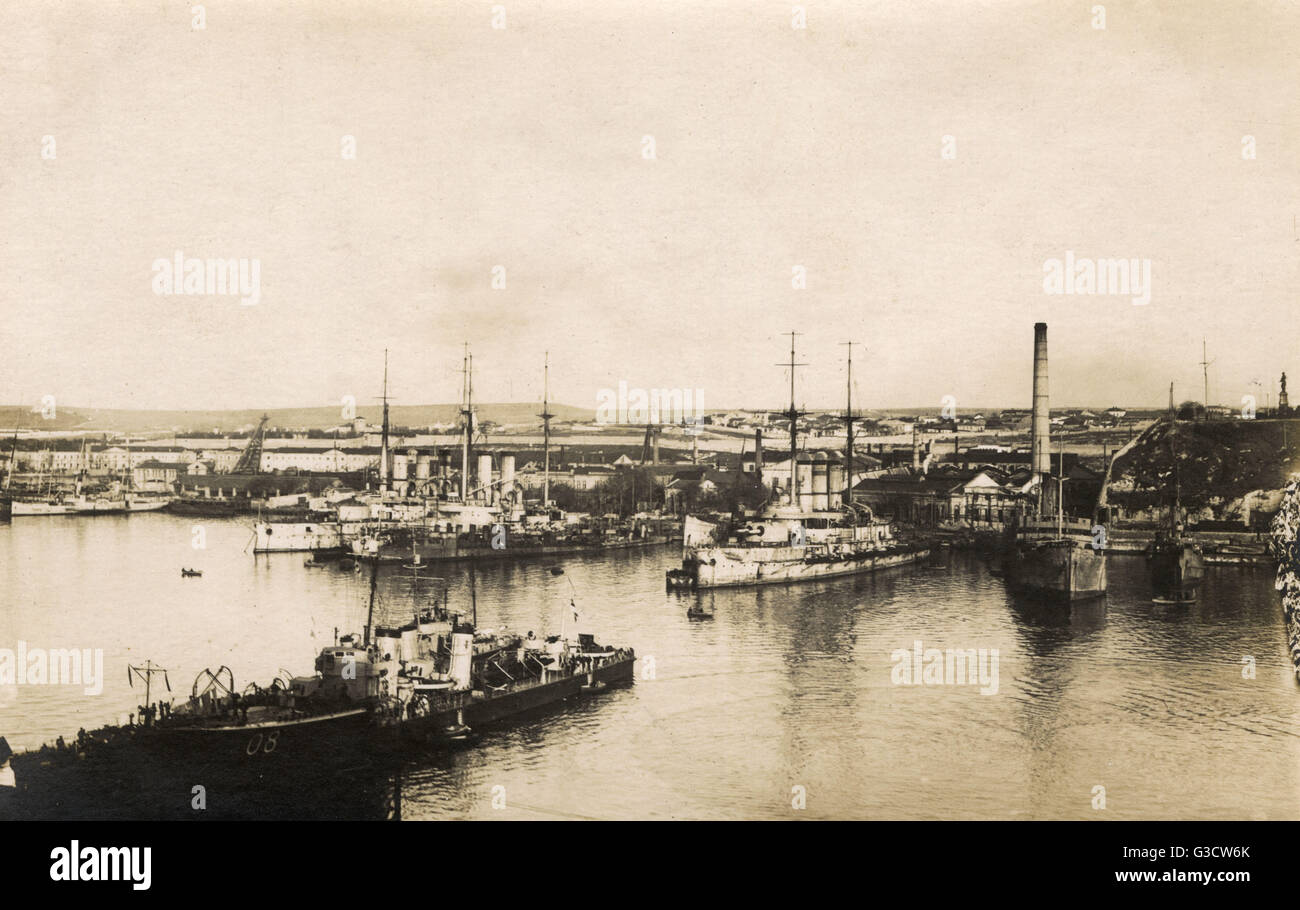 Sea of azov russian ships hi-res stock photography and images - Alamy