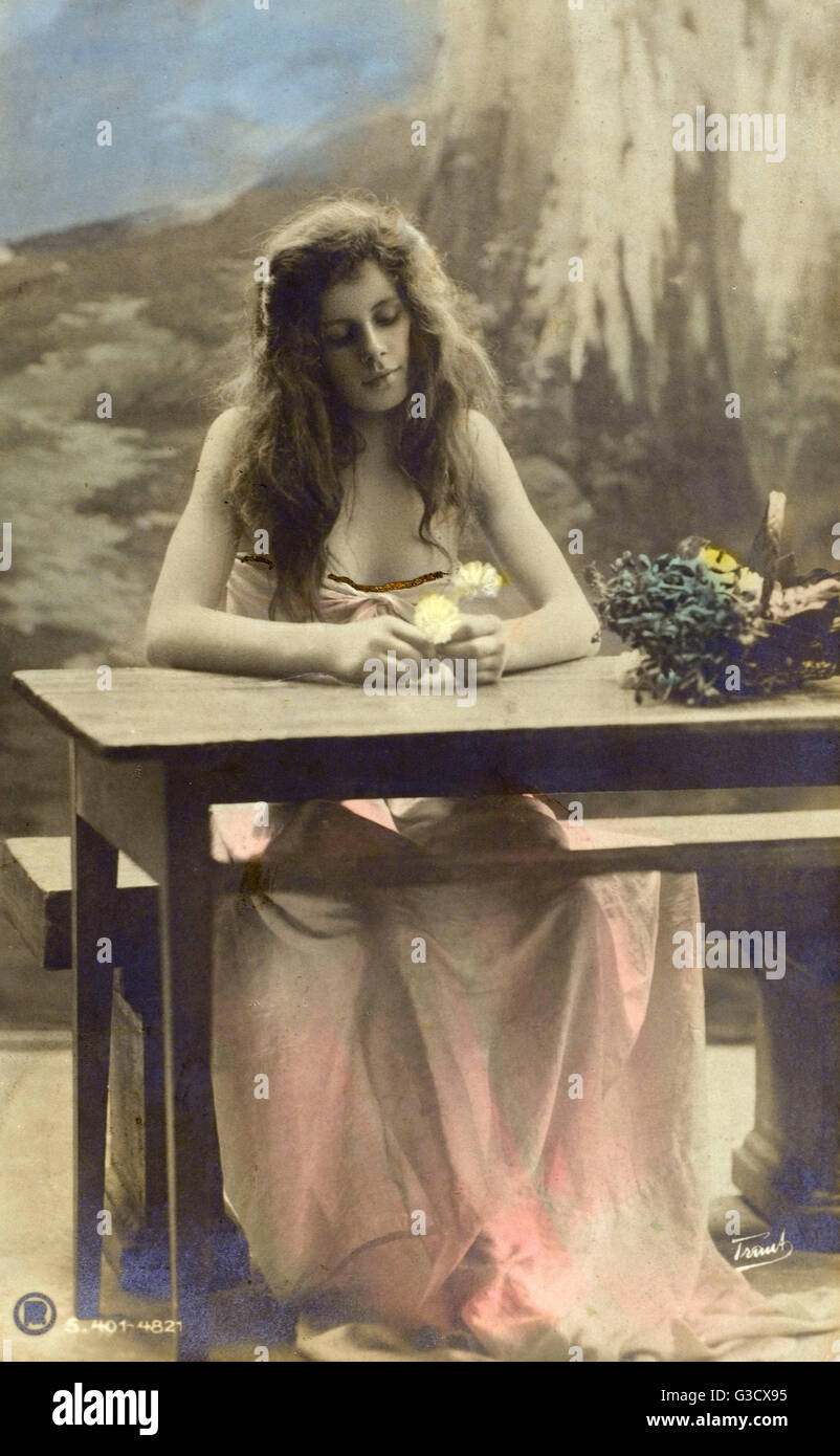 Seated bench hi-res stock photography and images - Alamy