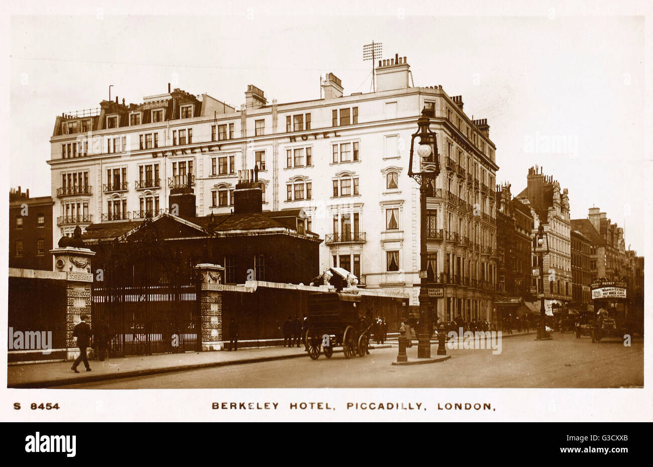 Berkeley Hotel, Piccadilly, London Stock Photo - Alamy