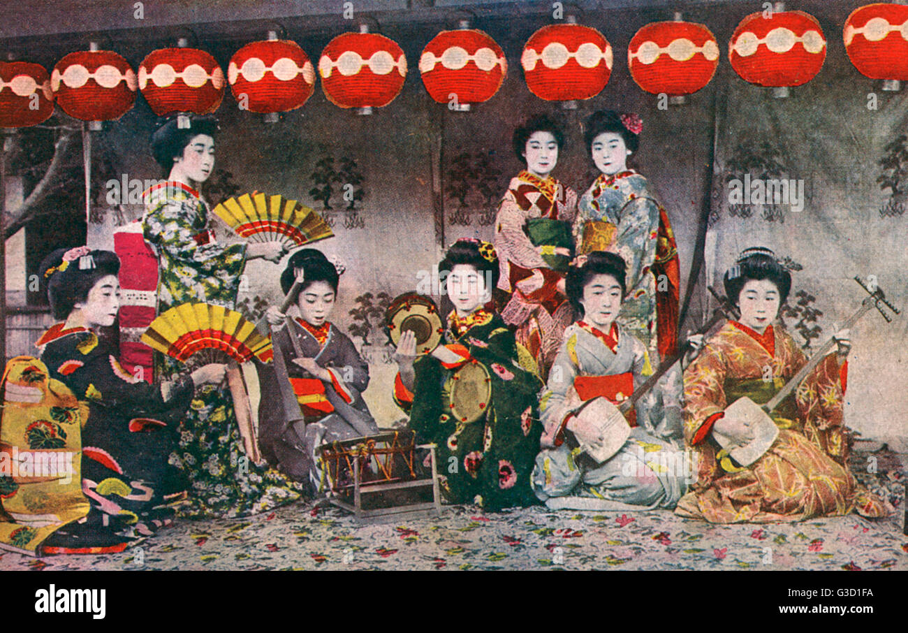 Japan - Female Japanese musical group and dancers Stock Photo - Alamy