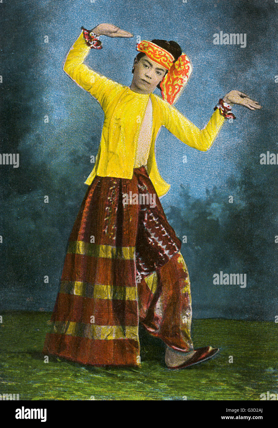 Myanmar - A Burmese dancer striking a pose Stock Photo - Alamy
