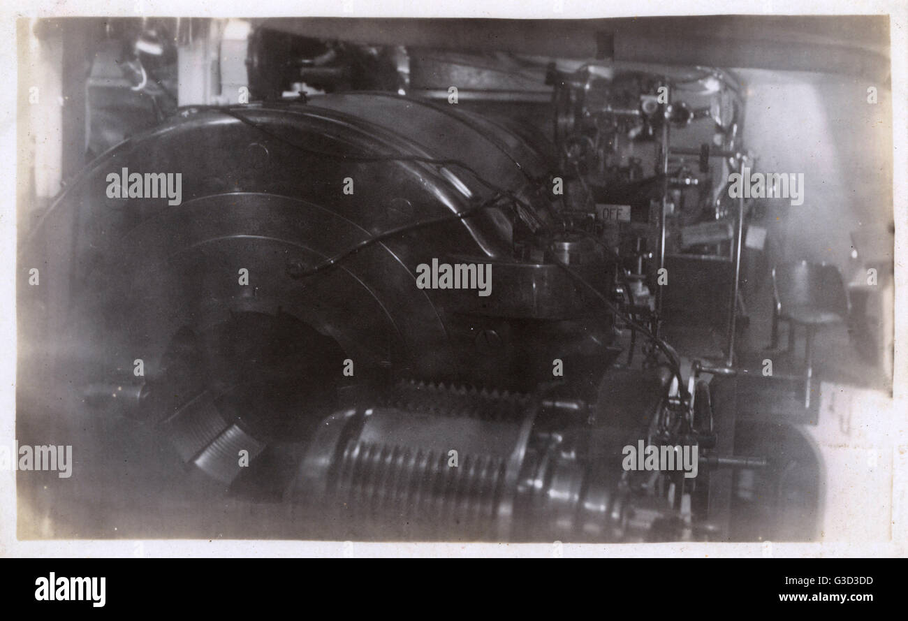 HMS Marlborough - Breach end of 13.5" turret gun Stock Photo - Alamy