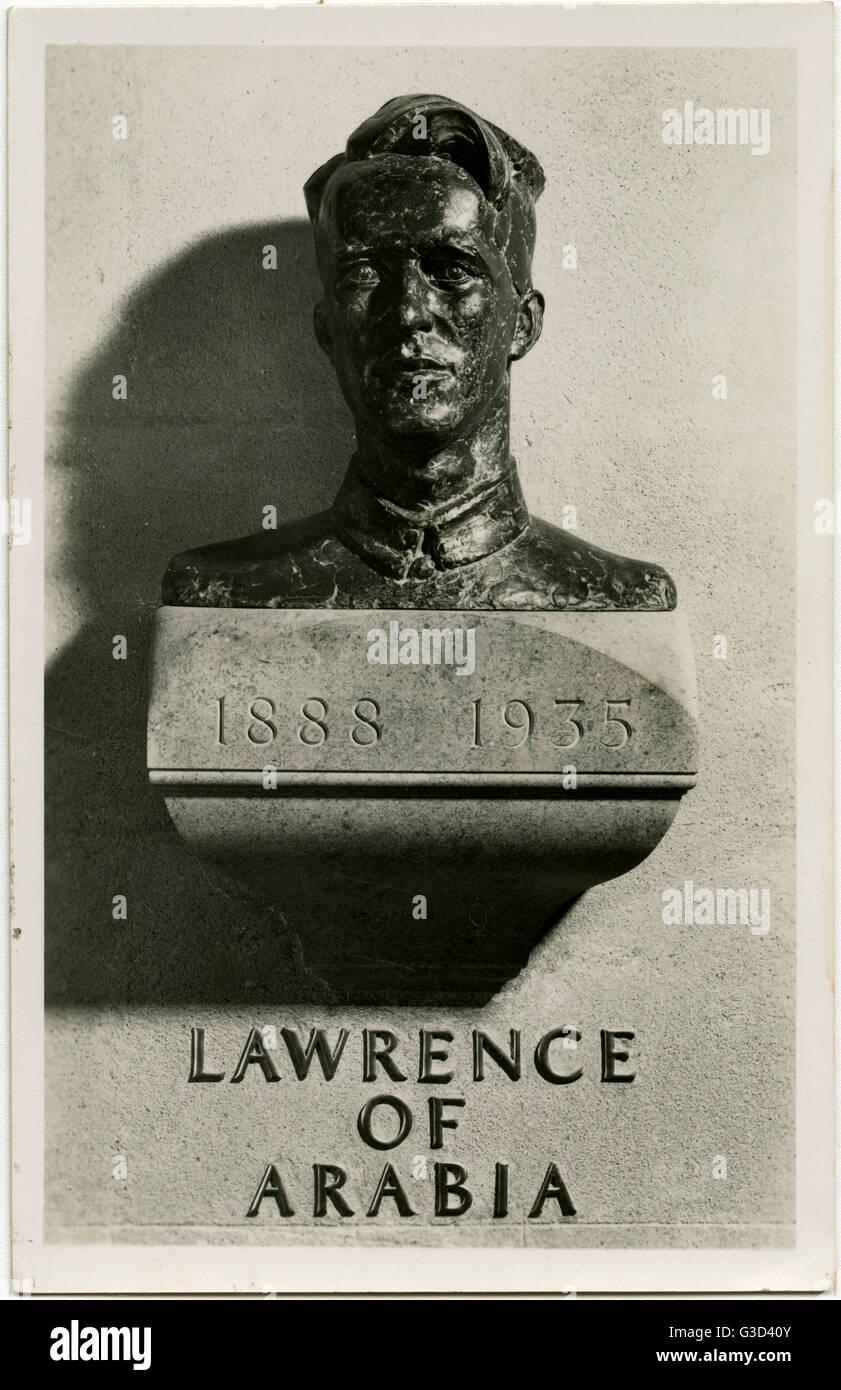 Bronze bust of Lieutenant Colonel Thomas Edward Lawrence Stock Photo ...