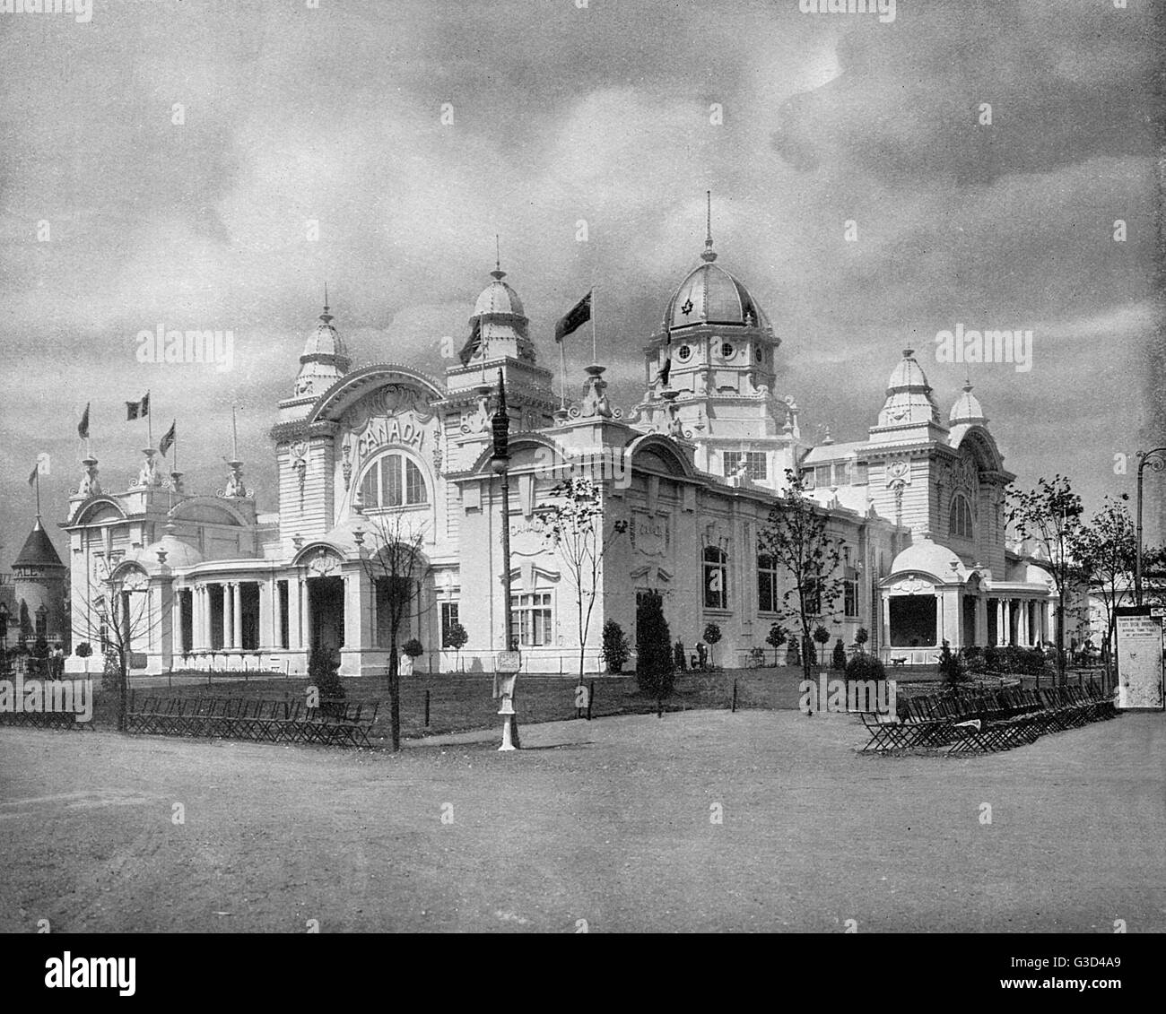 White columns building in Black and White Stock Photos & Images - Alamy
