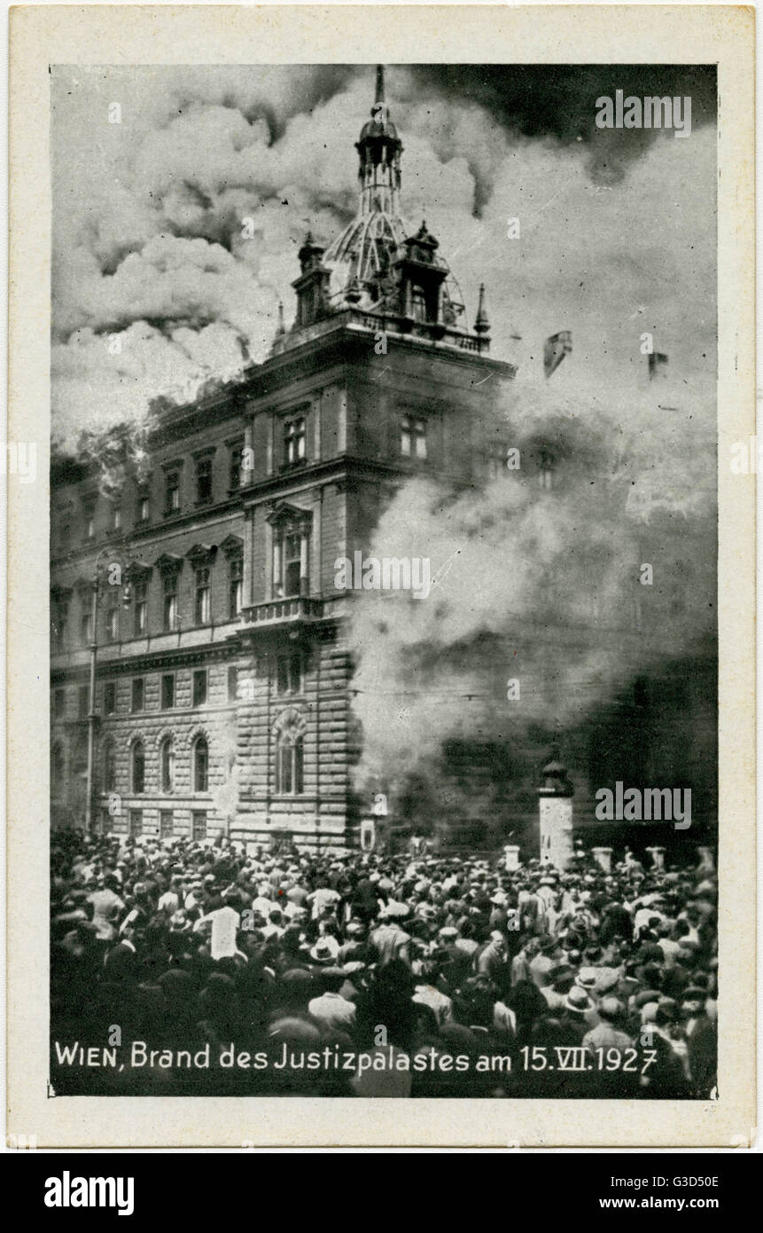 Austrian July Revolt of 1927 - Burning of Palace of Justice Stock Photo ...