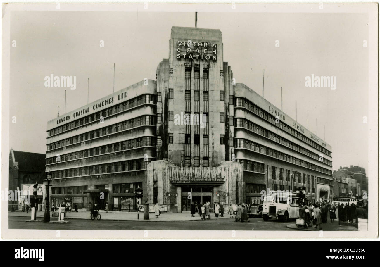 Victoria coach station coaches hi-res stock photography and images - Alamy