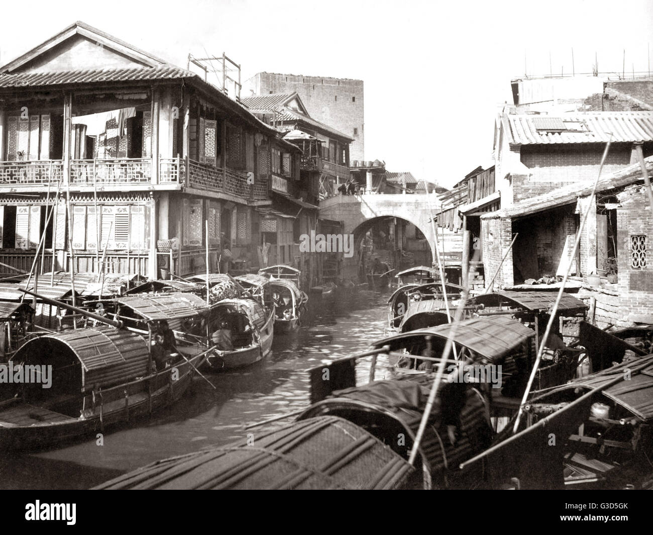 River boats, Canton, China circa 1880s Stock Photo - Alamy