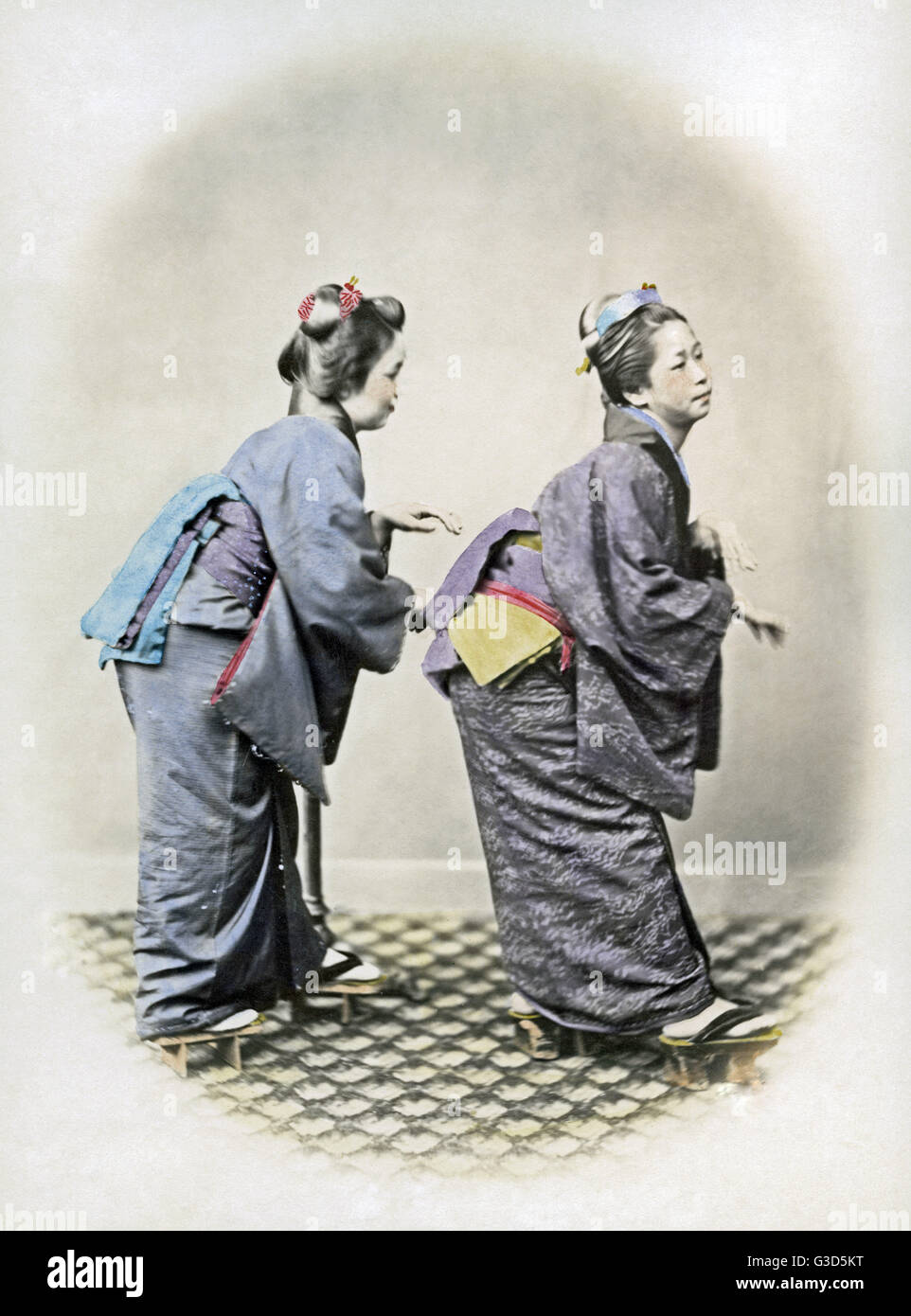 Japan dancers hi-res stock photography and images - Alamy